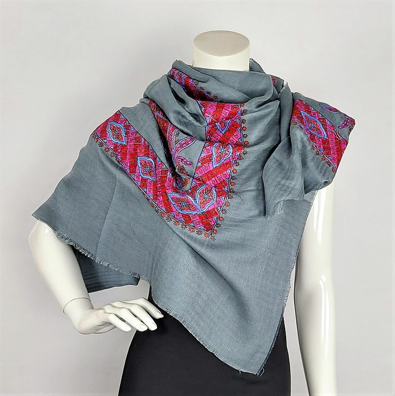 Traditional Omani masar shawl in kashmir wool and silk embroidery ...